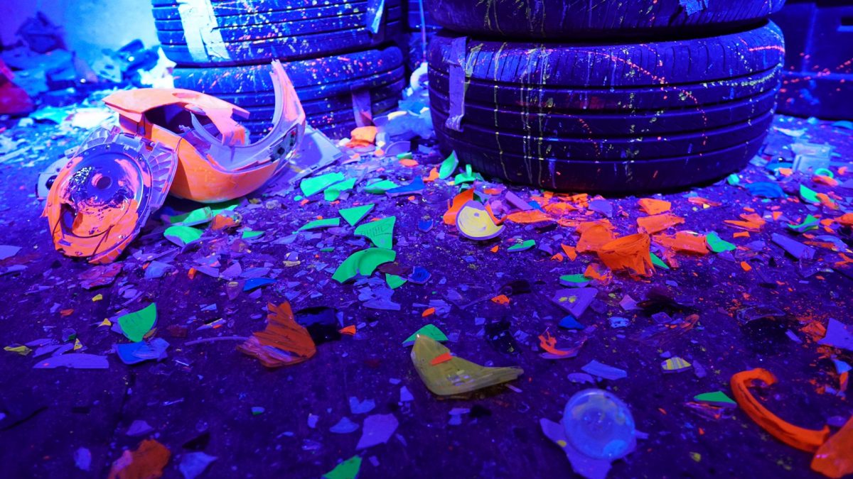 日本初上陸の「暗闇で物が壊せるサービス」 “NEON SMASH” 9月27日(金)から – 旅行新聞 – 株式会社旅行新聞新社